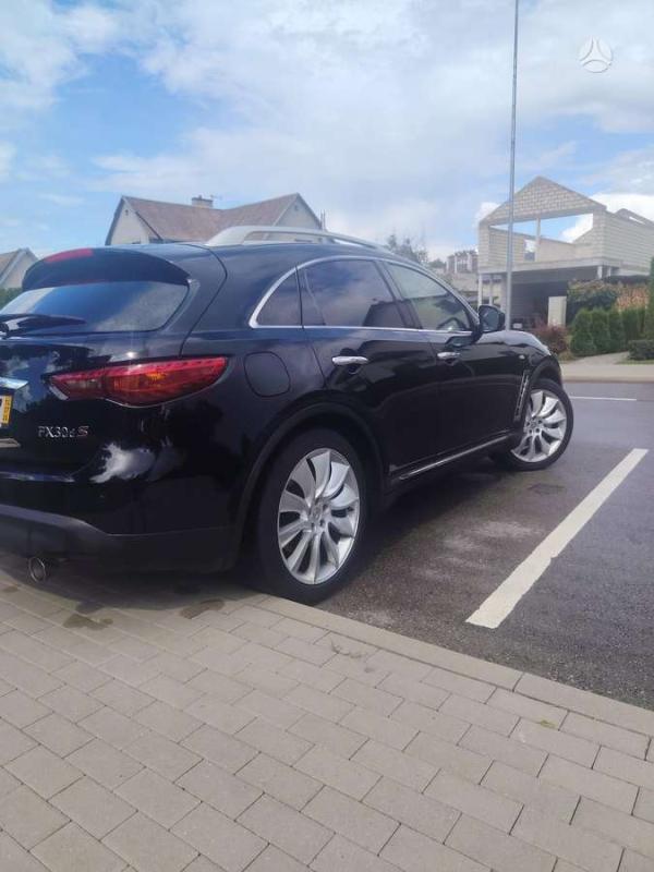 Melns Infiniti fx-30 2013 Druskininkai, ar dzinēja tilpumu 2.99 L un nobraukumu 230 tūkst. km par 10800 €, foto 9 vietnē AUTOMOTO.COM.LV