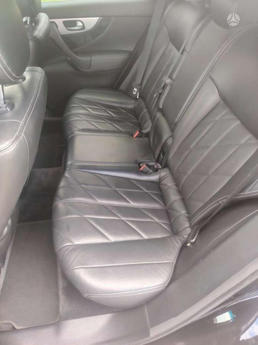 Black Infiniti fx-30 2013 in Druskininkai, with an engine capacity of 2.99 L and mileage of 230 thousand km for 10800 €, photo 13 on AUTOMOTO.COM.LV
