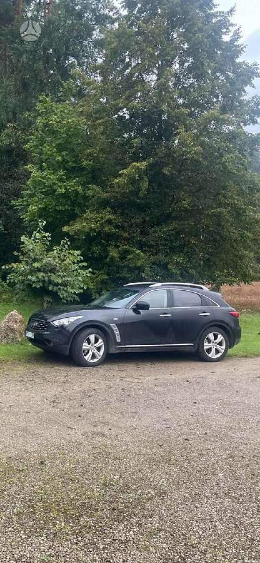 Black Infiniti fx-30 2013 in Vilnius, with an engine capacity of 3.00 L and mileage of 399 thousand km for 3500 €, photo 1 on AUTOMOTO.COM.LV
