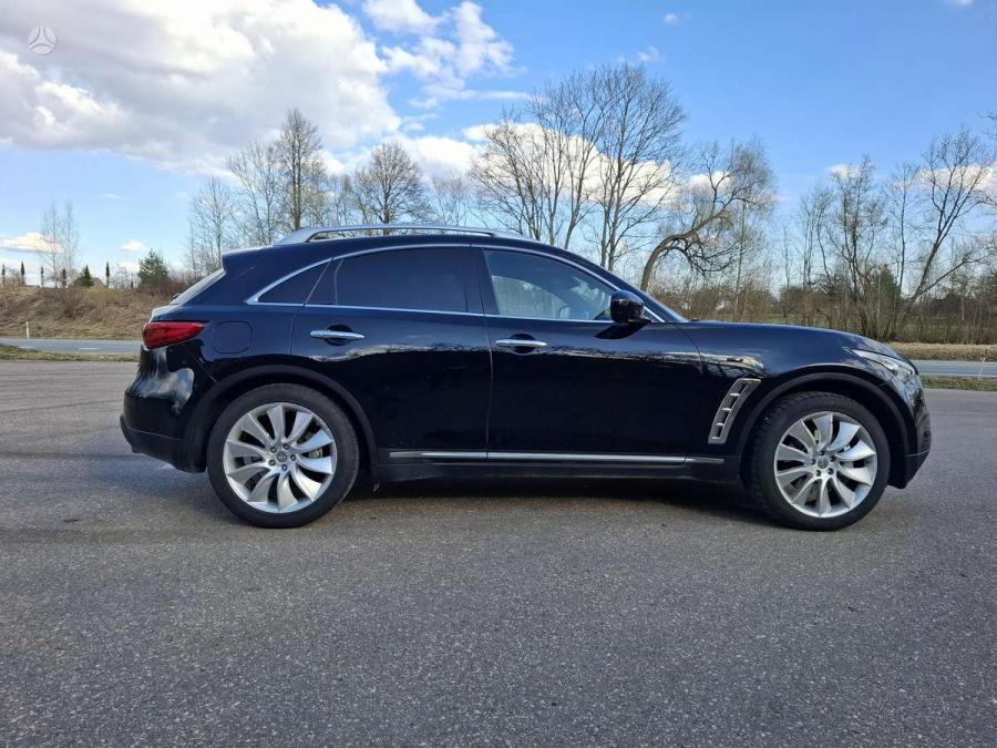 Melns Infiniti fx-30 2013 Daugavpils, ar dzinēja tilpumu 2.99 L un nobraukumu 0 tūkst. km par 9800 €, foto 4 vietnē AUTOMOTO.COM.LV