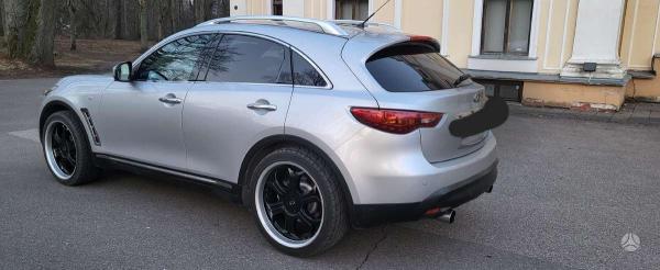Pelēks Infiniti fx-30 2010 Viļņa, ar dzinēja tilpumu 3.00 L un nobraukumu 330 tūkst. km par 5200 €, foto 2 vietnē AUTOMOTO.COM.LV