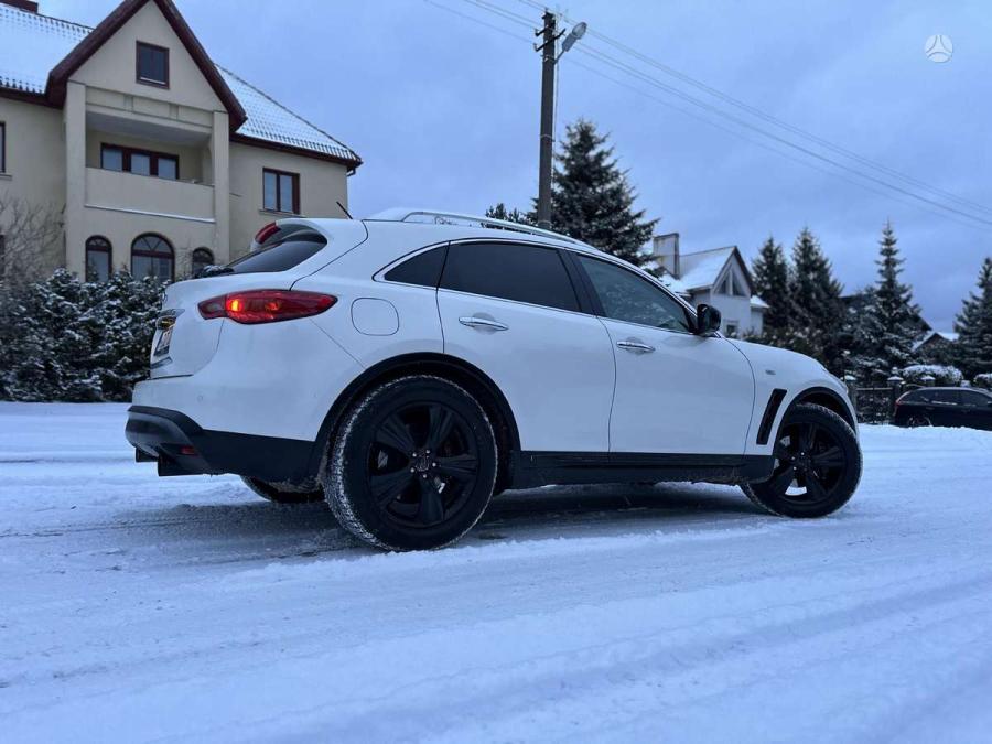 Balts Infiniti fx-30 2012 Viļņa, ar dzinēja tilpumu 2.99 L un nobraukumu 160 tūkst. km par 7450 €, foto 9 vietnē AUTOMOTO.COM.LV