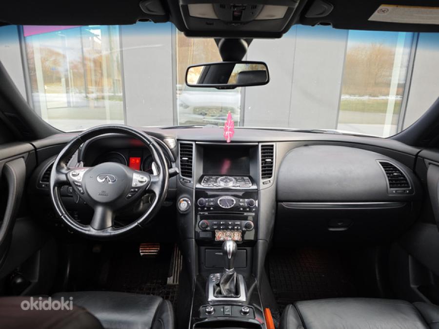 White Infiniti fx-30 2012 in Tallinn, with an engine capacity of 3.00 L and mileage of 355 thousand km for 7800 €, photo 4 on AUTOMOTO.COM.LV