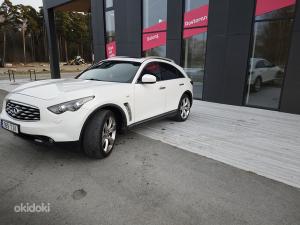 White Infiniti fx-30 2012 in Tallinn, with an engine capacity of 3.00 L and mileage of 355 thousand km for 7800 €, photo 5 on AUTOMOTO.COM.LV