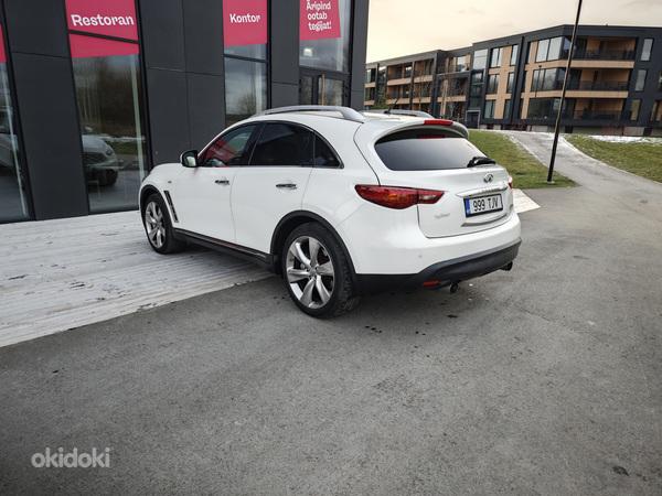White Infiniti fx-30 2012 in Tallinn, with an engine capacity of 3.00 L and mileage of 355 thousand km for 7800 €, photo 6 on AUTOMOTO.COM.LV