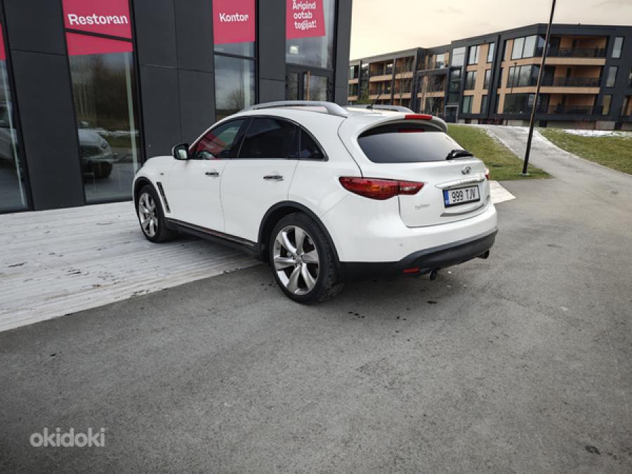 White Infiniti fx-30 2012 in Tallinn, with an engine capacity of 3.00 L and mileage of 355 thousand km for 7800 €, photo 7 on AUTOMOTO.COM.LV