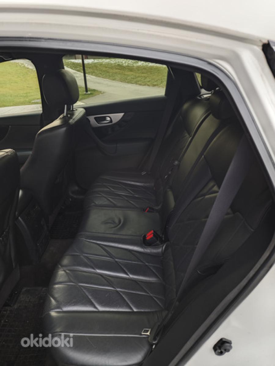 White Infiniti fx-30 2012 in Tallinn, with an engine capacity of 3.00 L and mileage of 355 thousand km for 7800 €, photo 9 on AUTOMOTO.COM.LV