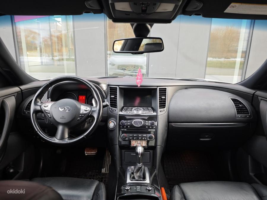 White Infiniti fx-30 2012 in Tallinn, with an engine capacity of 3.00 L and mileage of 355 thousand km for 7800 €, photo 13 on AUTOMOTO.COM.LV