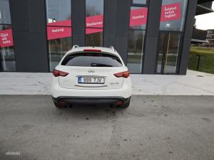White Infiniti fx-30 2012 in Tallinn, with an engine capacity of 3.00 L and mileage of 355 thousand km for 7800 €, photo 19 on AUTOMOTO.COM.LV