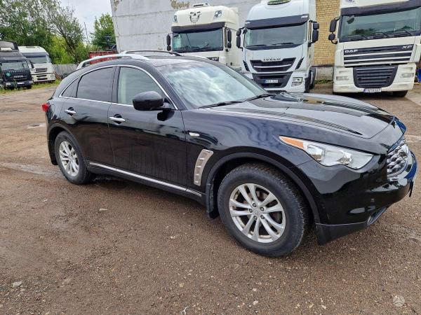 Melns Infiniti FX 35 2011 Viļņa, ar dzinēja tilpumu 3.50 L un nobraukumu 122 tūkst. km par 11900 €, foto 1 vietnē AUTOMOTO.COM.LV