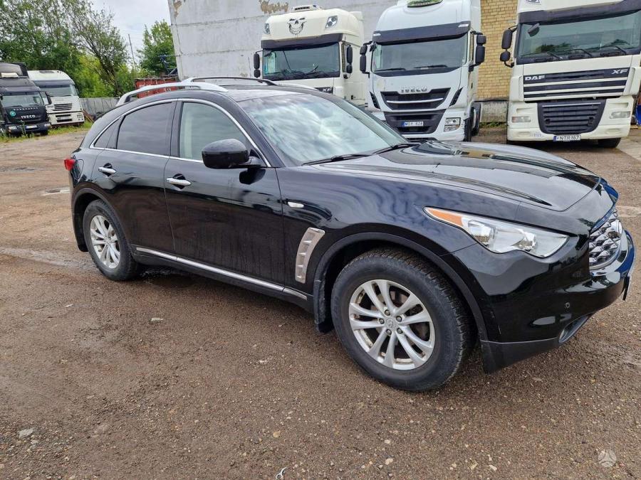 Melns Infiniti FX 35 2011 Viļņa, ar dzinēja tilpumu 3.50 L un nobraukumu 122 tūkst. km par 11900 €, foto 1 vietnē AUTOMOTO.COM.LV