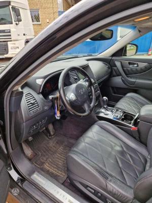 Melns Infiniti FX 35 2011 Viļņa, ar dzinēja tilpumu 3.50 L un nobraukumu 122 tūkst. km par 11900 €, foto 16 vietnē AUTOMOTO.COM.LV