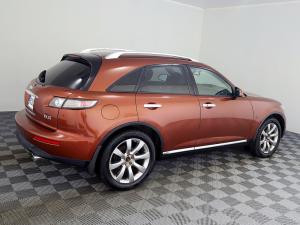 Brown Infiniti FX 35 2006 in Tallinn, with an engine capacity of 3.50 L and mileage of 132 thousand km for 1799 €, photo 4 on AUTOMOTO.COM.LV