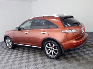 Brown Infiniti FX 35 2006 in Tallinn, with an engine capacity of 3.50 L and mileage of 132 thousand km for 1799 €, photo 5 on AUTOMOTO.COM.LV