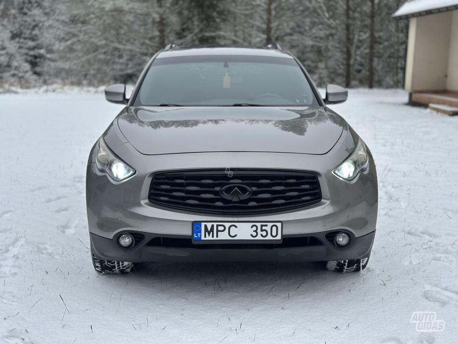 Pelēks Infiniti FX 35 2010 Viļņa, ar dzinēja tilpumu 3.50 L un nobraukumu 260 tūkst. km par 9900 €, foto 2 vietnē AUTOMOTO.COM.LV