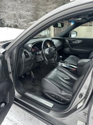 Pelēks Infiniti FX 35 2010 Viļņa, ar dzinēja tilpumu 3.50 L un nobraukumu 260 tūkst. km par 9900 €, foto 9 vietnē AUTOMOTO.COM.LV