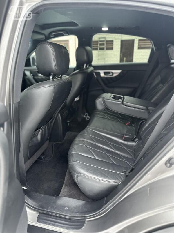 Pelēks Infiniti FX 35 2010 Viļņa, ar dzinēja tilpumu 3.50 L un nobraukumu 260 tūkst. km par 9900 €, foto 11 vietnē AUTOMOTO.COM.LV