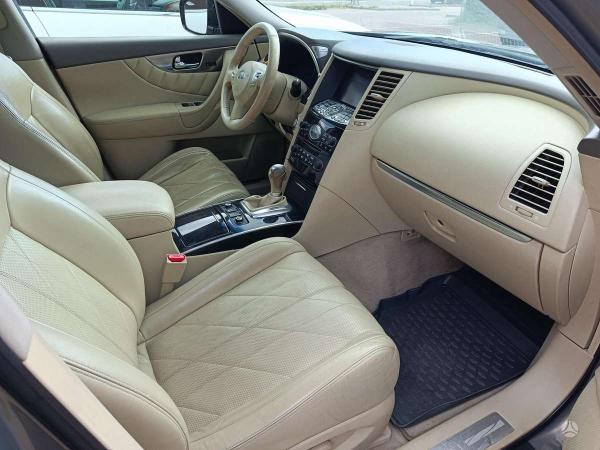 Pelēks Infiniti FX 35 2010 Viļņa, ar dzinēja tilpumu 3.50 L un nobraukumu 235 tūkst. km par 8500 €, foto 6 vietnē AUTOMOTO.COM.LV