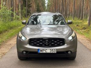 Pelēks Infiniti FX 35 2010 Viļņa, ar dzinēja tilpumu 3.50 L un nobraukumu 295 tūkst. km par 9500 €, foto 3 vietnē AUTOMOTO.COM.LV