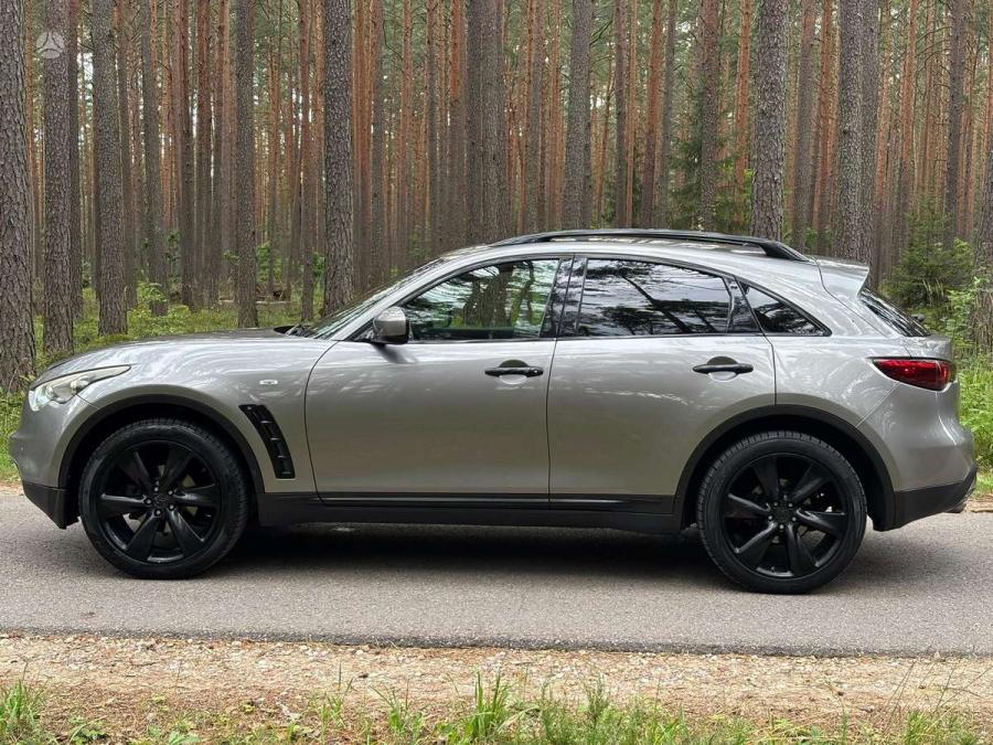 Pelēks Infiniti FX 35 2010 Viļņa, ar dzinēja tilpumu 3.50 L un nobraukumu 295 tūkst. km par 9500 €, foto 4 vietnē AUTOMOTO.COM.LV