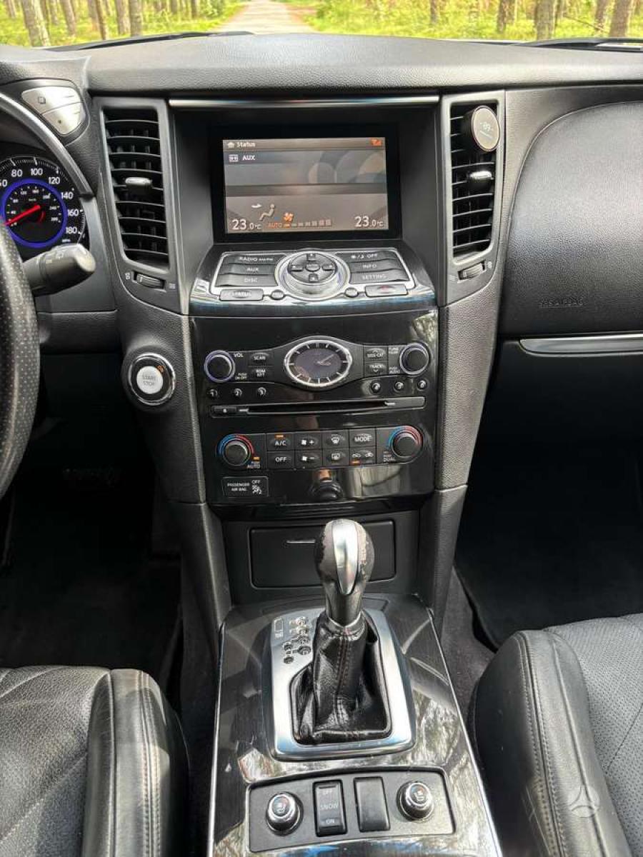 Pelēks Infiniti FX 35 2010 Viļņa, ar dzinēja tilpumu 3.50 L un nobraukumu 295 tūkst. km par 9500 €, foto 13 vietnē AUTOMOTO.COM.LV