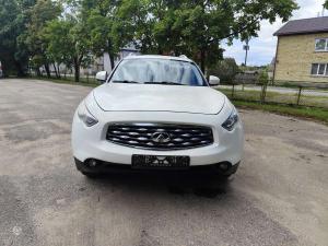 White Infiniti FX 35 2009 in Kelme, with an engine capacity of 3.50 L and mileage of 71 thousand km for 7500 €, photo 3 on AUTOMOTO.COM.LV