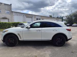 White Infiniti FX 35 2009 in Kelme, with an engine capacity of 3.50 L and mileage of 71 thousand km for 7500 €, photo 5 on AUTOMOTO.COM.LV