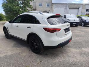 White Infiniti FX 35 2009 in Kelme, with an engine capacity of 3.50 L and mileage of 71 thousand km for 7500 €, photo 7 on AUTOMOTO.COM.LV