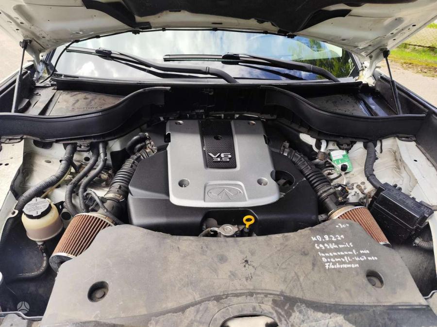 White Infiniti FX 35 2009 in Kelme, with an engine capacity of 3.50 L and mileage of 71 thousand km for 7500 €, photo 11 on AUTOMOTO.COM.LV