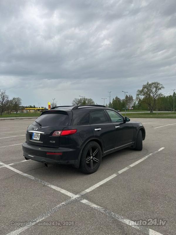 Black Infiniti FX 2004 in Maardu, with an engine capacity of 3.50 L and mileage of 356 thousand km for 3490 €, photo 4 on AUTOMOTO.COM.LV