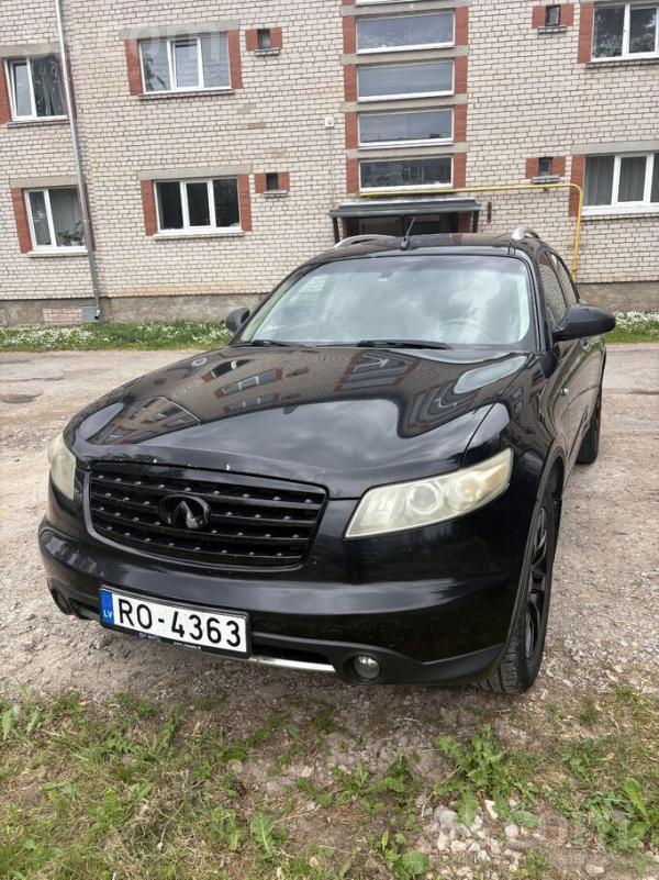 Black Infiniti FX 2004 in Bauska, with an engine capacity of 4.50 L and mileage of 285 thousand km for 2000 €, photo 1 on AUTOMOTO.COM.LV