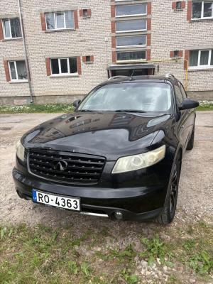 Melns Infiniti FX 2004 Bauska, ar dzinēja tilpumu 4.50 L un nobraukumu 285 tūkst. km par 2000 €, foto  vietnē AUTOMOTO.COM.LV