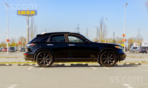 Black Infiniti FX 2005 in Riga, with an engine capacity of 3.50 L and mileage of 240 thousand km for 2990 €, photo 9 on AUTOMOTO.COM.LV