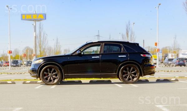 Black Infiniti FX 2005 in Riga, with an engine capacity of 3.50 L and mileage of 240 thousand km for 2790 €, photo 5 on AUTOMOTO.COM.LV