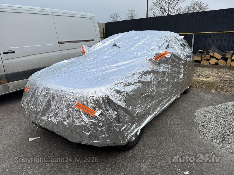 Black Infiniti FX 2006 in Tallinn, with an engine capacity of 4.50 L and mileage of 145 thousand km for 2500 €, photo 12 on AUTOMOTO.COM.LV