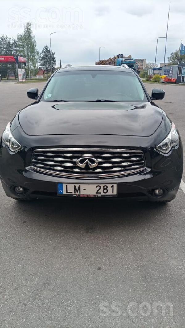 Melns Infiniti FX 2009 Daugavpils, ar dzinēja tilpumu 3.50 L un nobraukumu 136 tūkst. km par 8500 €, foto 1 vietnē AUTOMOTO.COM.LV