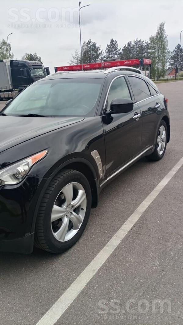 Melns Infiniti FX 2009 Daugavpils, ar dzinēja tilpumu 3.50 L un nobraukumu 136 tūkst. km par 8500 €, foto 7 vietnē AUTOMOTO.COM.LV