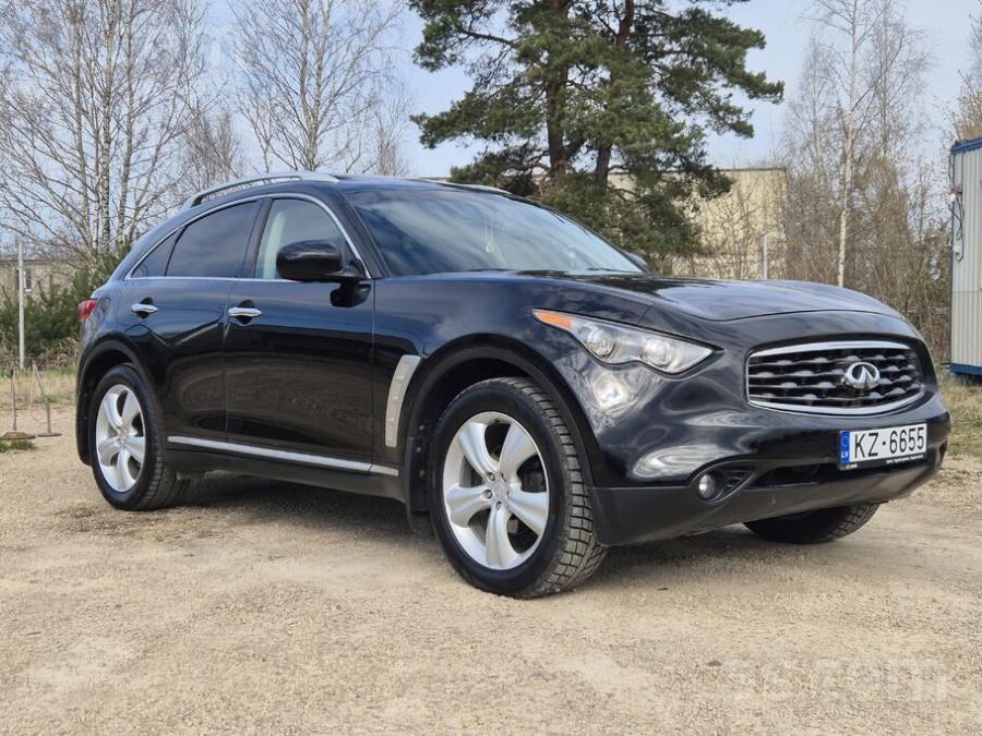 Black Infiniti FX 2009 in Riga, with an engine capacity of 3.50 L and mileage of 138 thousand km for 8500 €, photo 3 on AUTOMOTO.COM.LV