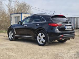 Black Infiniti FX 2009 in Riga, with an engine capacity of 3.50 L and mileage of 138 thousand km for 8500 €, photo 5 on AUTOMOTO.COM.LV