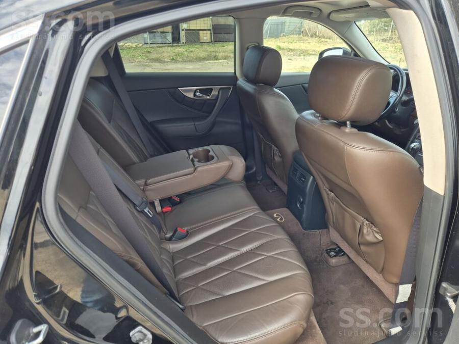 Black Infiniti FX 2009 in Riga, with an engine capacity of 3.50 L and mileage of 138 thousand km for 8500 €, photo 9 on AUTOMOTO.COM.LV