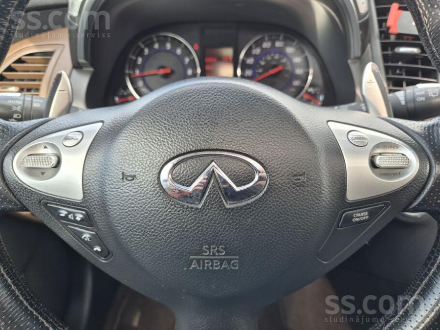 Black Infiniti FX 2009 in Riga, with an engine capacity of 3.50 L and mileage of 138 thousand km for 8500 €, photo 12 on AUTOMOTO.COM.LV