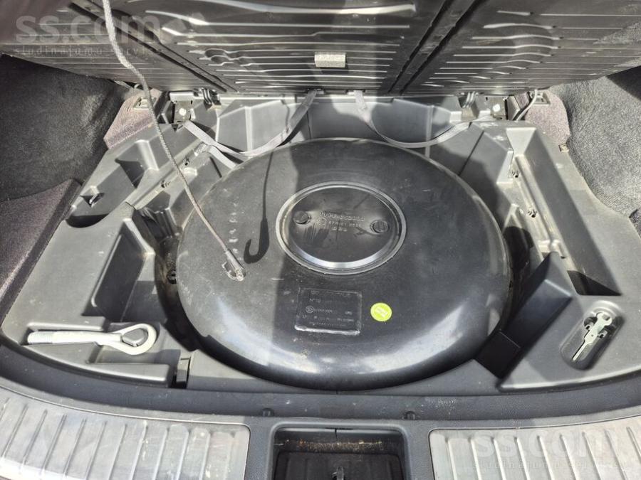 Black Infiniti FX 2009 in Riga, with an engine capacity of 3.50 L and mileage of 138 thousand km for 8500 €, photo 18 on AUTOMOTO.COM.LV