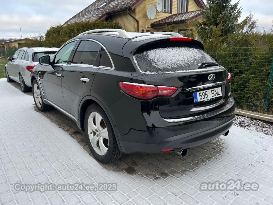 Melns Infiniti FX 2011 Tallina, ar dzinēja tilpumu 3.00 L un nobraukumu 176 tūkst. km par 8800 €, foto 5 vietnē AUTOMOTO.COM.LV