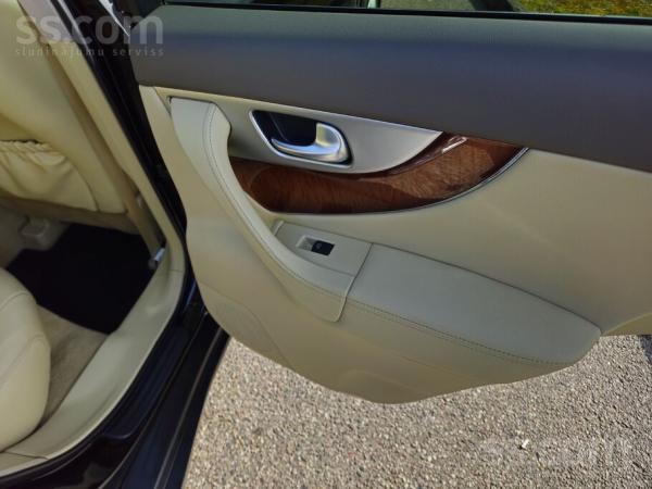 Melns Infiniti FX 2012 Ventspils, ar dzinēja tilpumu 3.00 L un nobraukumu 327 tūkst. km par 11750 €, foto 10 vietnē AUTOMOTO.COM.LV