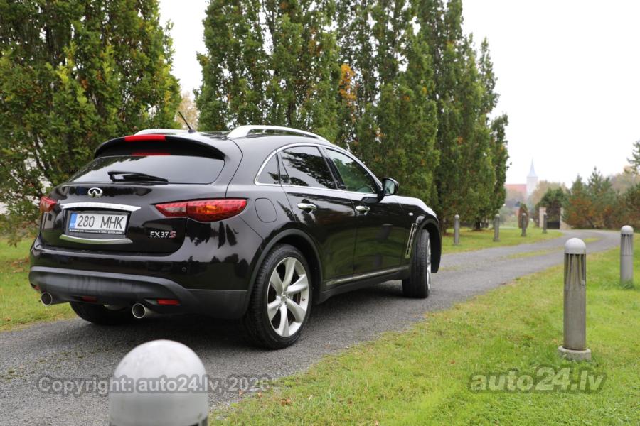 Black Infiniti FX 2012 in Tallinn, with an engine capacity of 3.70 L and mileage of 353 thousand km for 11999 €, photo 4 on AUTOMOTO.COM.LV