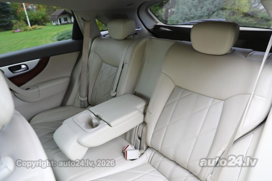 Black Infiniti FX 2012 in Tallinn, with an engine capacity of 3.70 L and mileage of 353 thousand km for 11999 €, photo 12 on AUTOMOTO.COM.LV