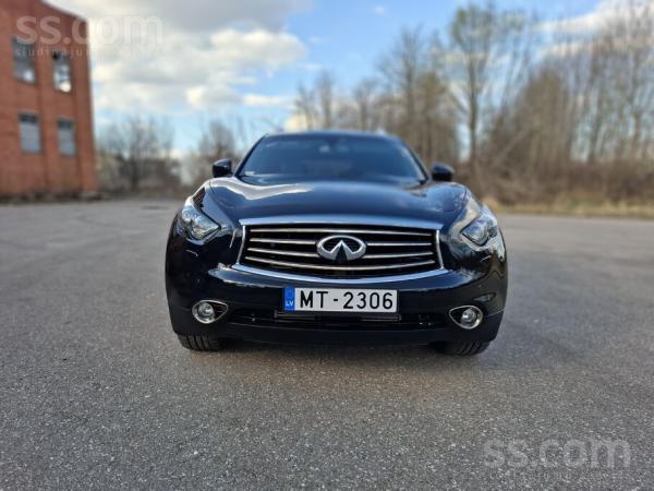 Black Infiniti FX 2013 in Daugavpils, with an engine capacity of 3.00 L and mileage of 185 thousand km for 10250 €, photo 8 on AUTOMOTO.COM.LV