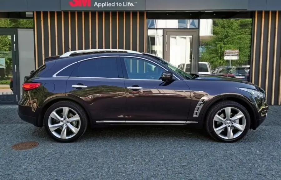 Brown Infiniti FX 2012 in Riga, with an engine capacity of 3.00 L and mileage of 227 thousand km for 14500 €, photo 6 on AUTOMOTO.COM.LV