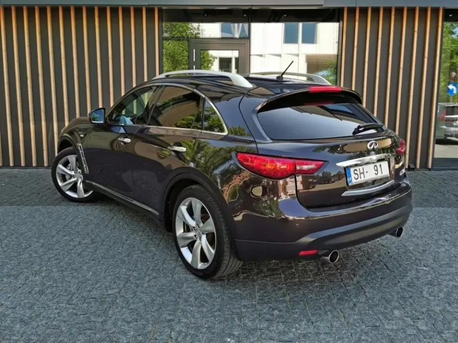 Brown Infiniti FX 2012 in Riga, with an engine capacity of 3.00 L and mileage of 227 thousand km for 14500 €, photo 8 on AUTOMOTO.COM.LV