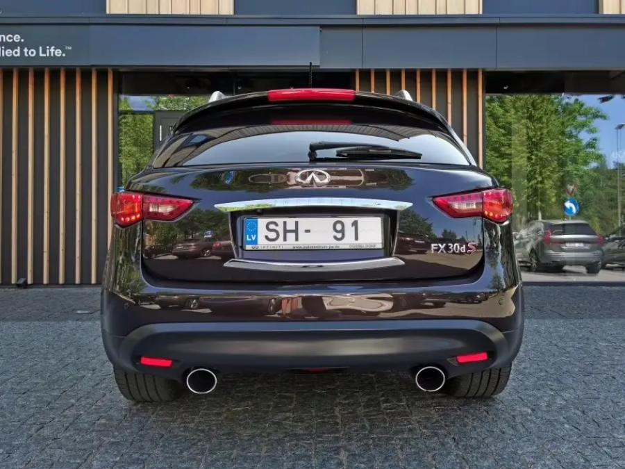 Brown Infiniti FX 2012 in Riga, with an engine capacity of 3.00 L and mileage of 227 thousand km for 14500 €, photo 9 on AUTOMOTO.COM.LV